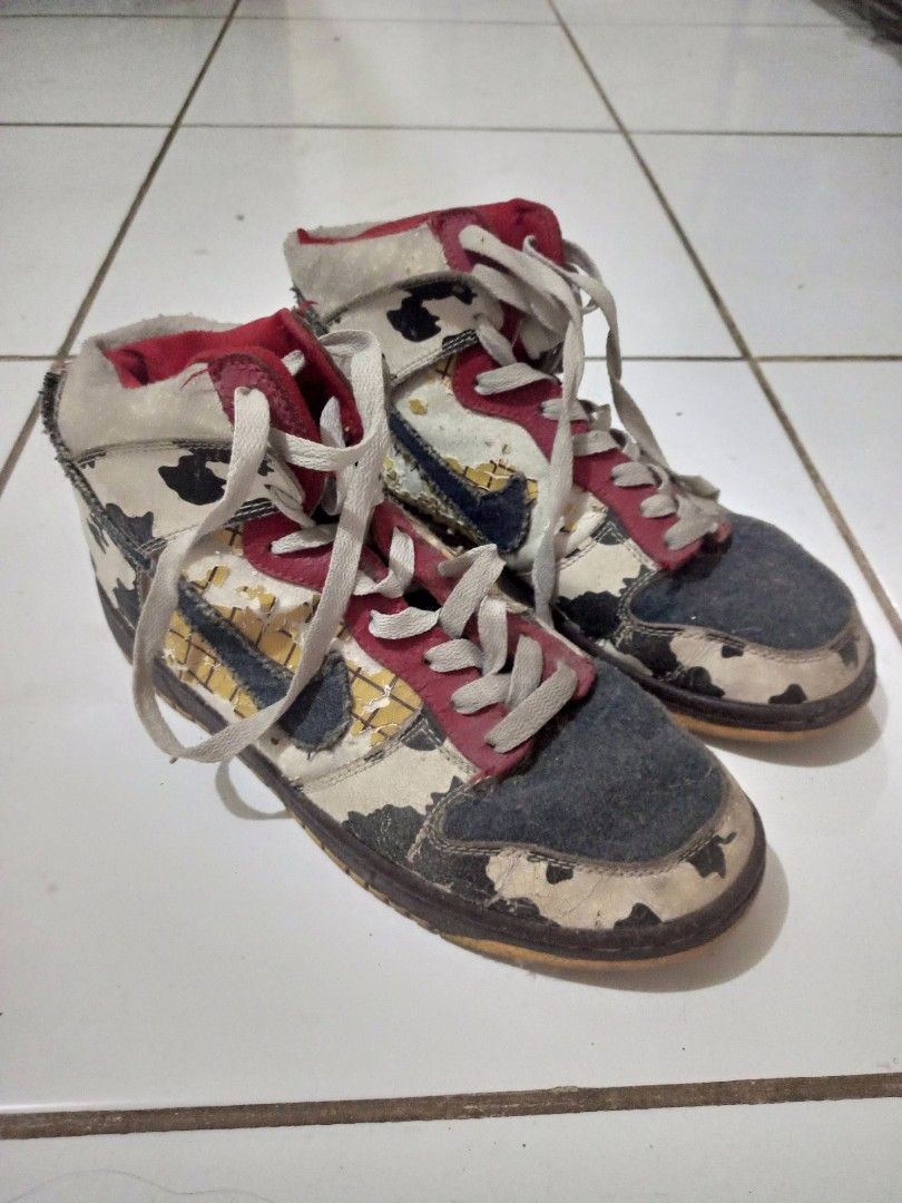 Nike SB dunk high woody, Fesyen Pria, Sepatu , Sepatu Formal di Carousell