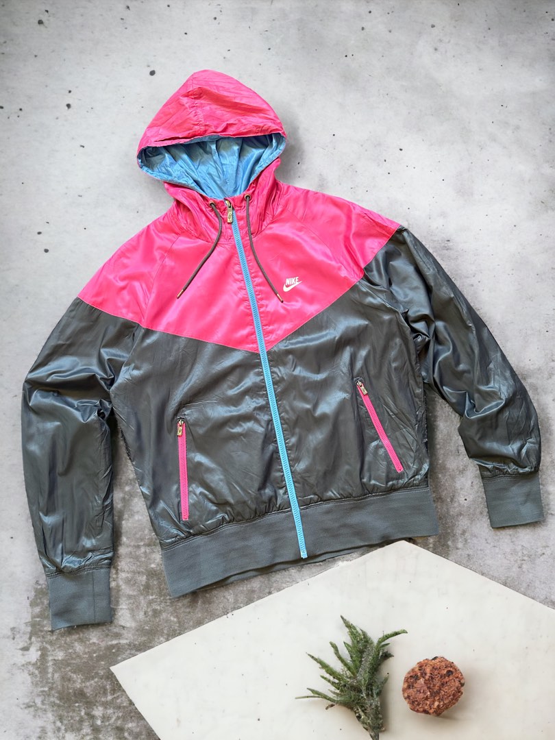 Nike two tone windbreaker jacket, Men's Fashion, Activewear on Carousell