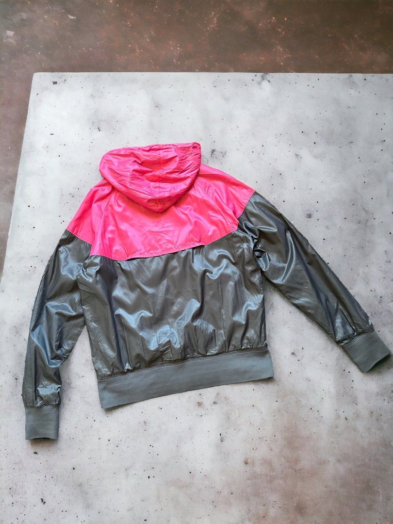 Nike two tone windbreaker jacket, Men's Fashion, Activewear on Carousell