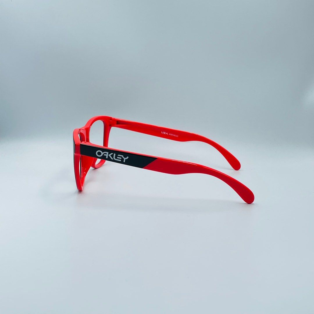 Oakley Frogskins (A) Black/Red frame, Men's Fashion, Watches ...