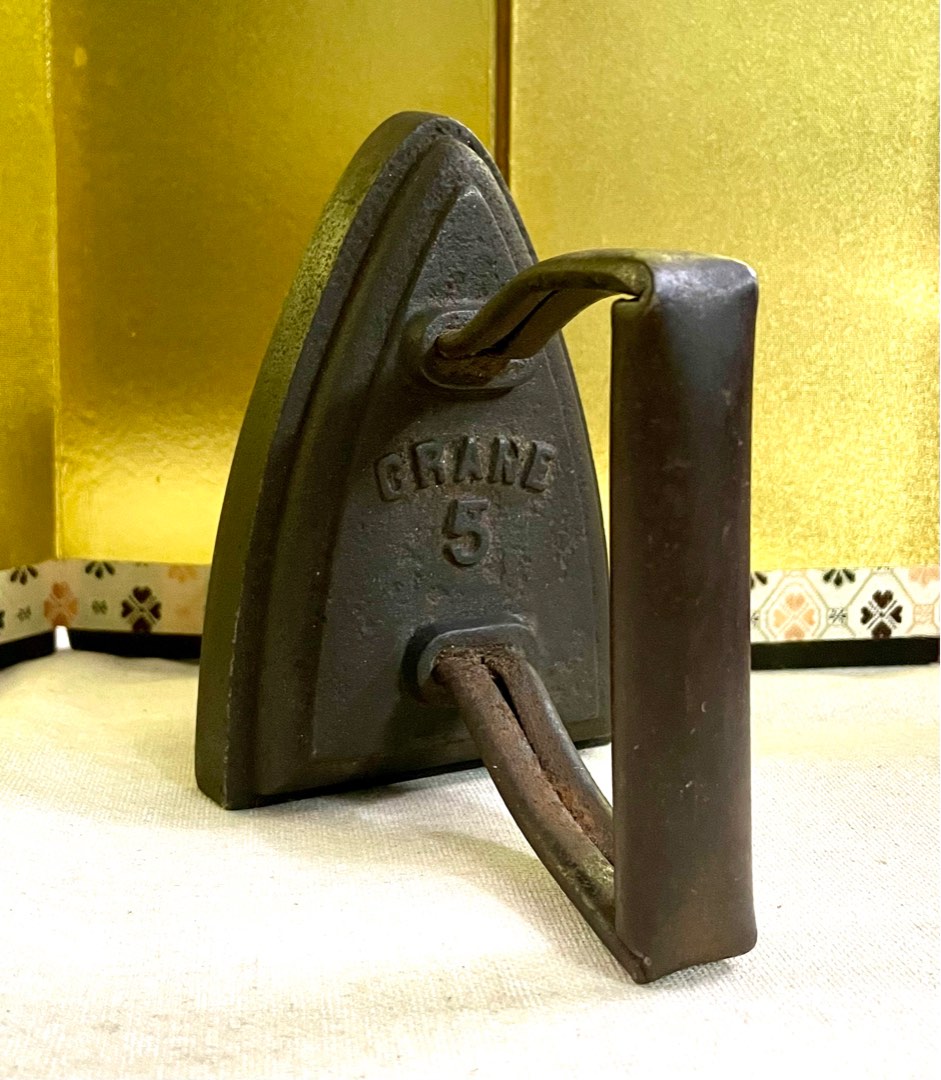 English Old Solid Cast Iron Sad Iron Crane 5 Weight : 2kg, Hobbies ...