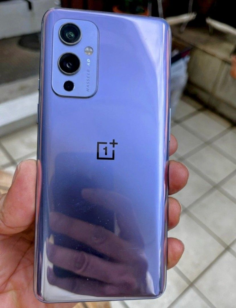 OnePlus 9 - great condition, with the original red box and original red ...