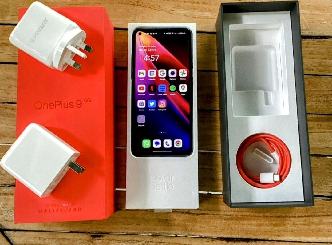 OnePlus 9 - great condition, with the original red box and original red ...
