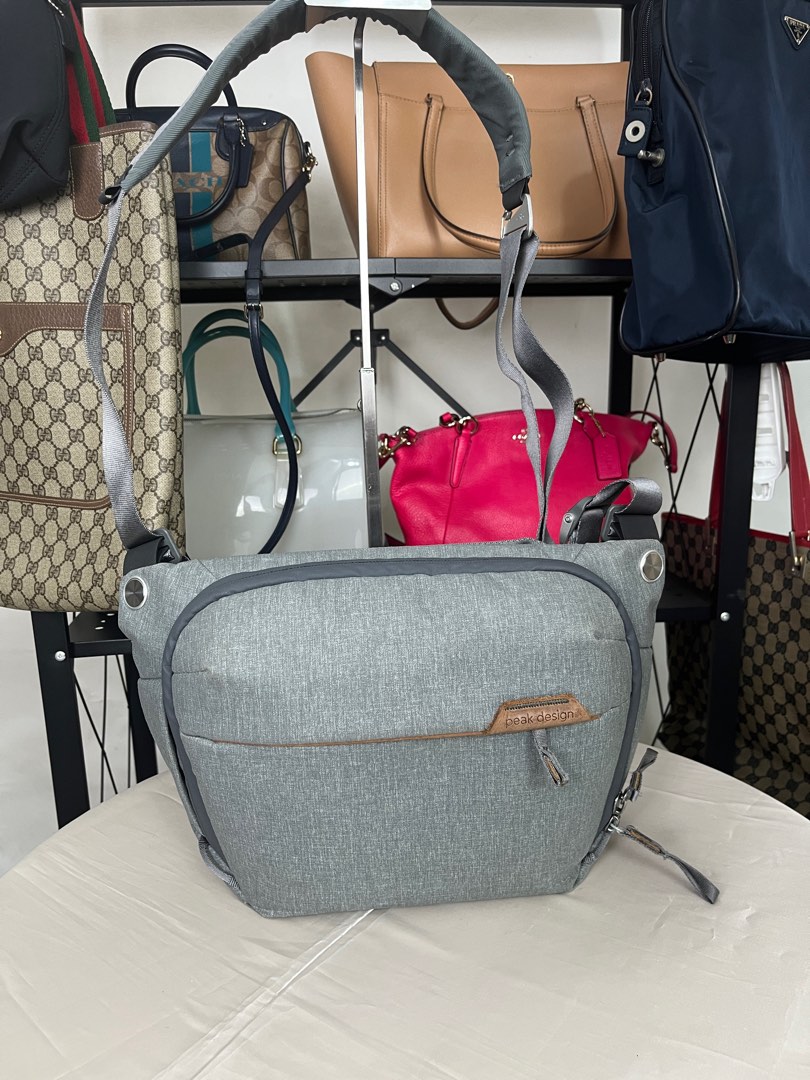 Peak Design Sling Bag 6L, Men's Fashion, Bags, Sling Bags on Carousell