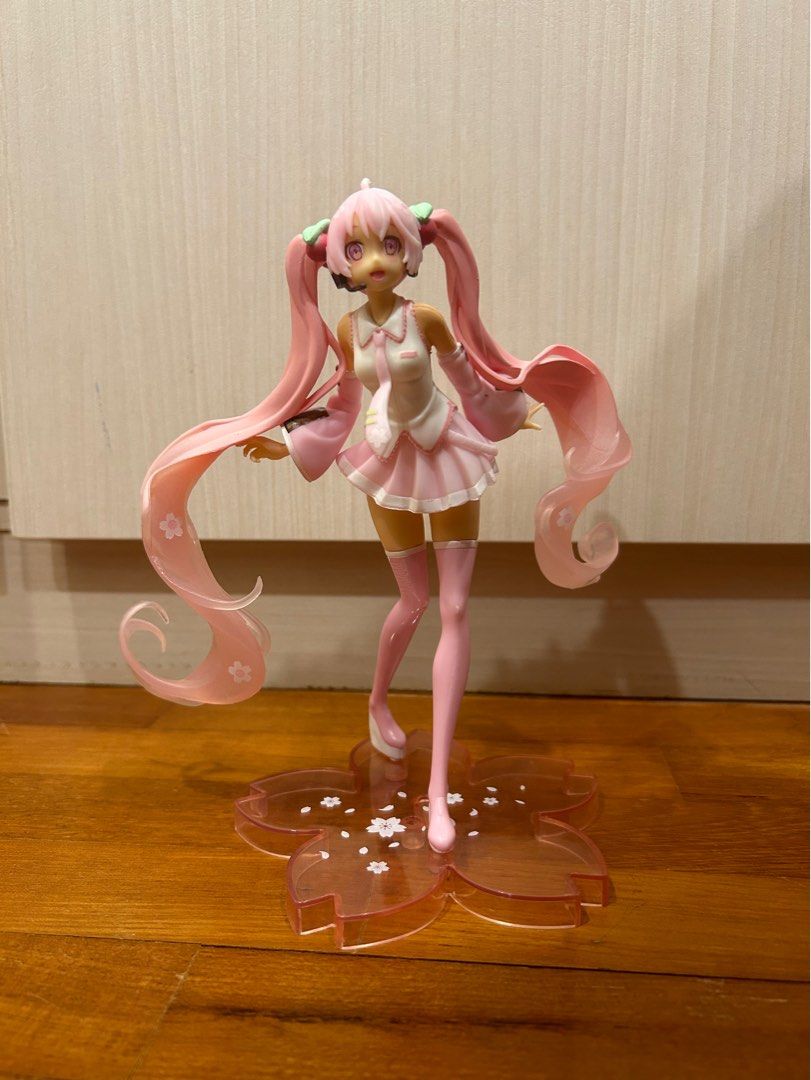 Pink Sakura Hatsune Miku Figurine, Hobbies & Toys, Memorabilia ...