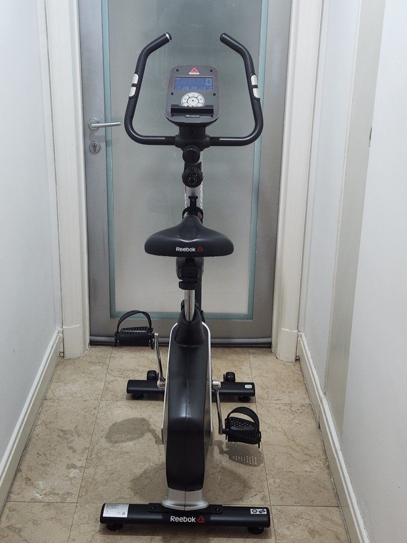 Reebok A4.0 Upright Exercise Bike, Sports Equipment, Exercise & Fitness ...