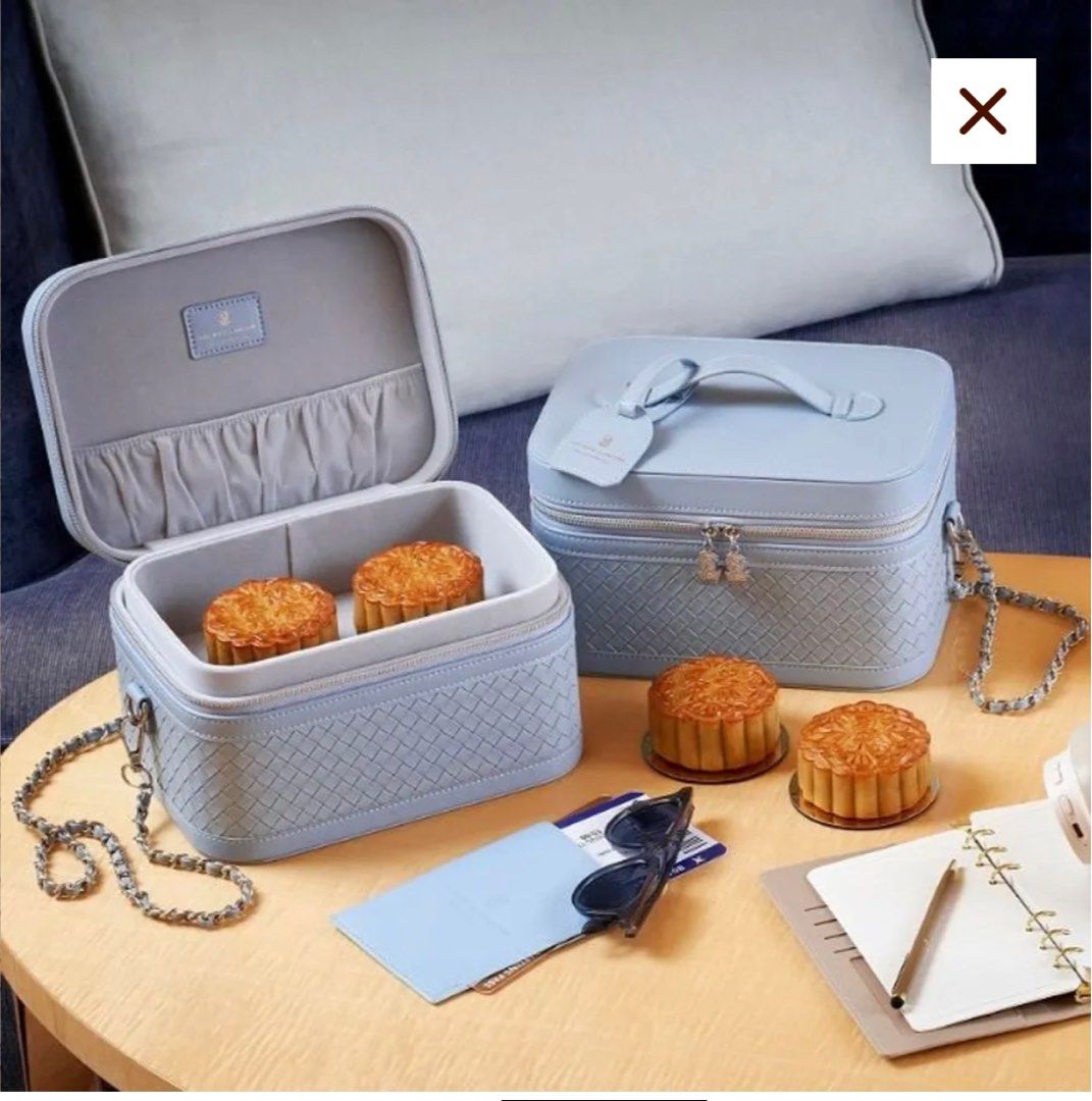 Ready pick up! Ritz Carlton moon cake White Lotus Seed Paste, Food ...