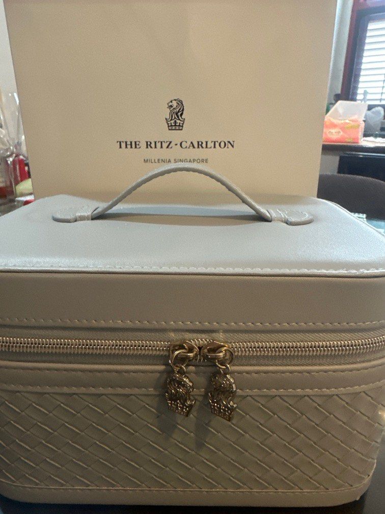 Ready pick up! Ritz Carlton moon cake White Lotus Seed Paste, Food ...