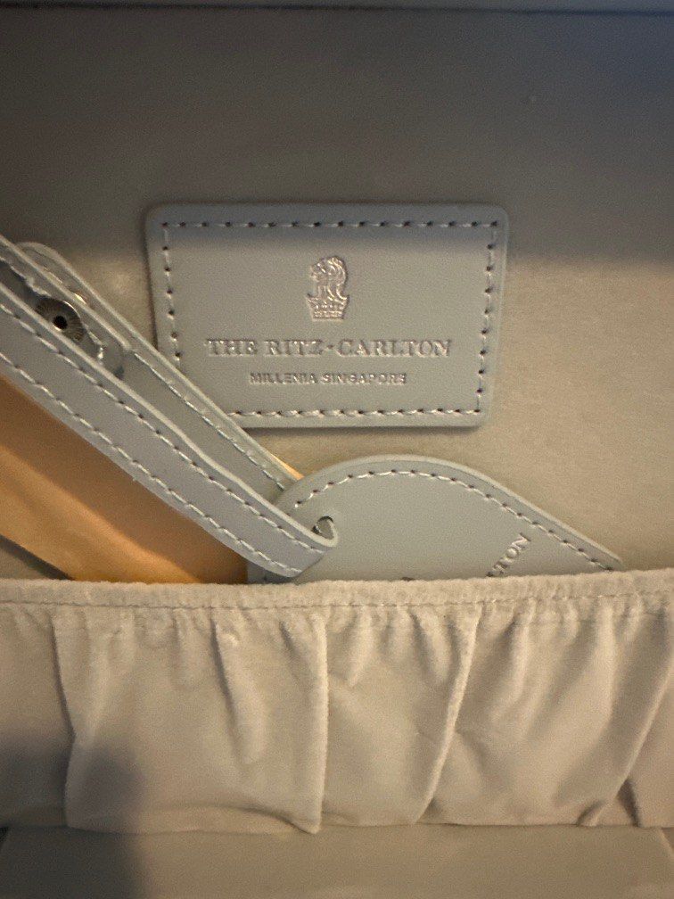 Ready pick up! Ritz Carlton moon cake White Lotus Seed Paste, Food ...