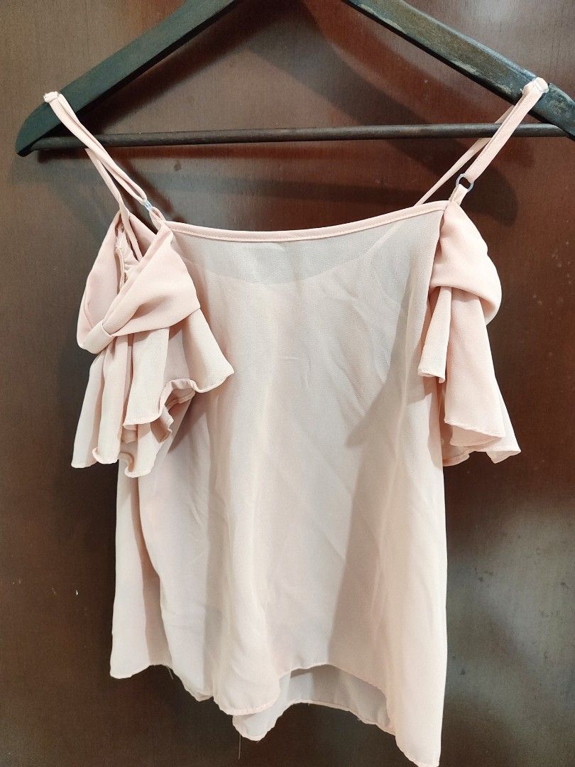 Sabrina Top crop one sholder cute, Fesyen Wanita, Pakaian Wanita ...