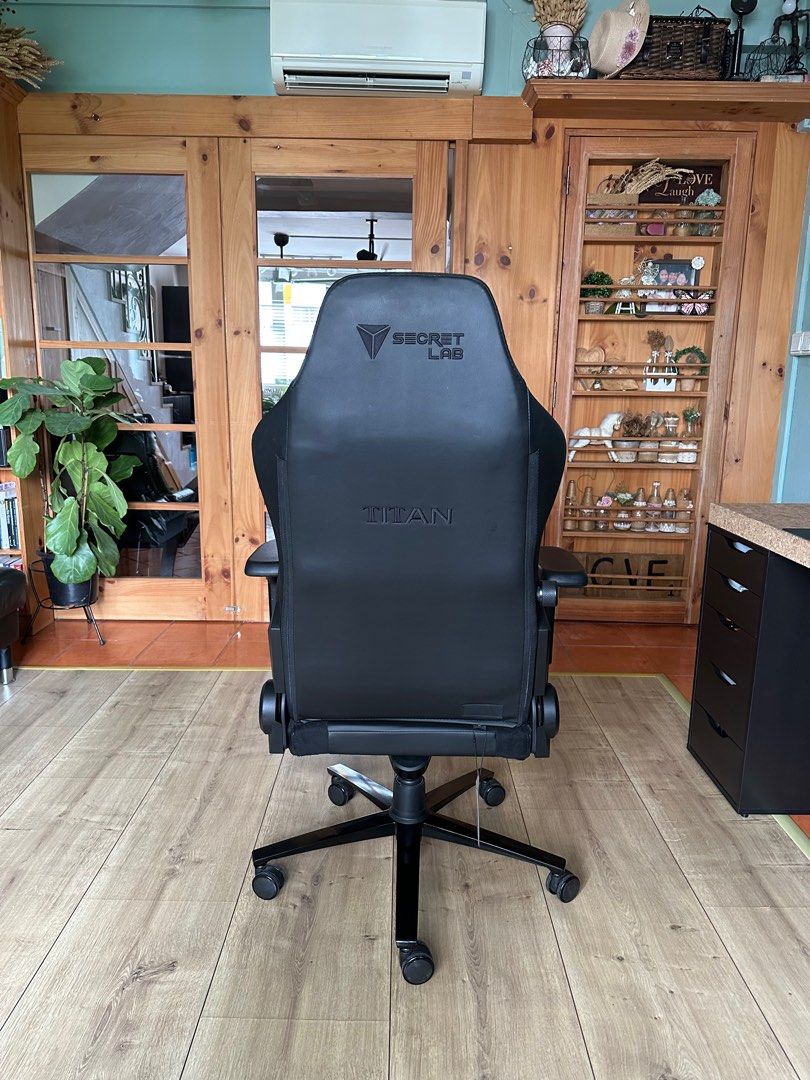 Secret Lab TITAN 2020 (BLACK), Furniture & Home Living, Furniture ...