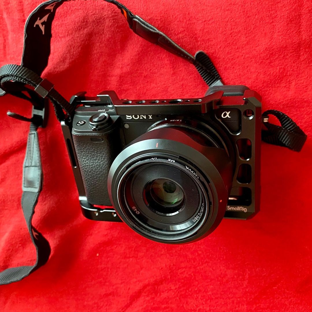 Sony A6400 body with 2 Lens, Accessories and Dry Box cabinet. Grab ...