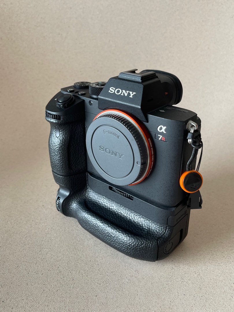 Sony A7RIII with VG-C3EM Vertical Grip, Photography, Cameras on Carousell