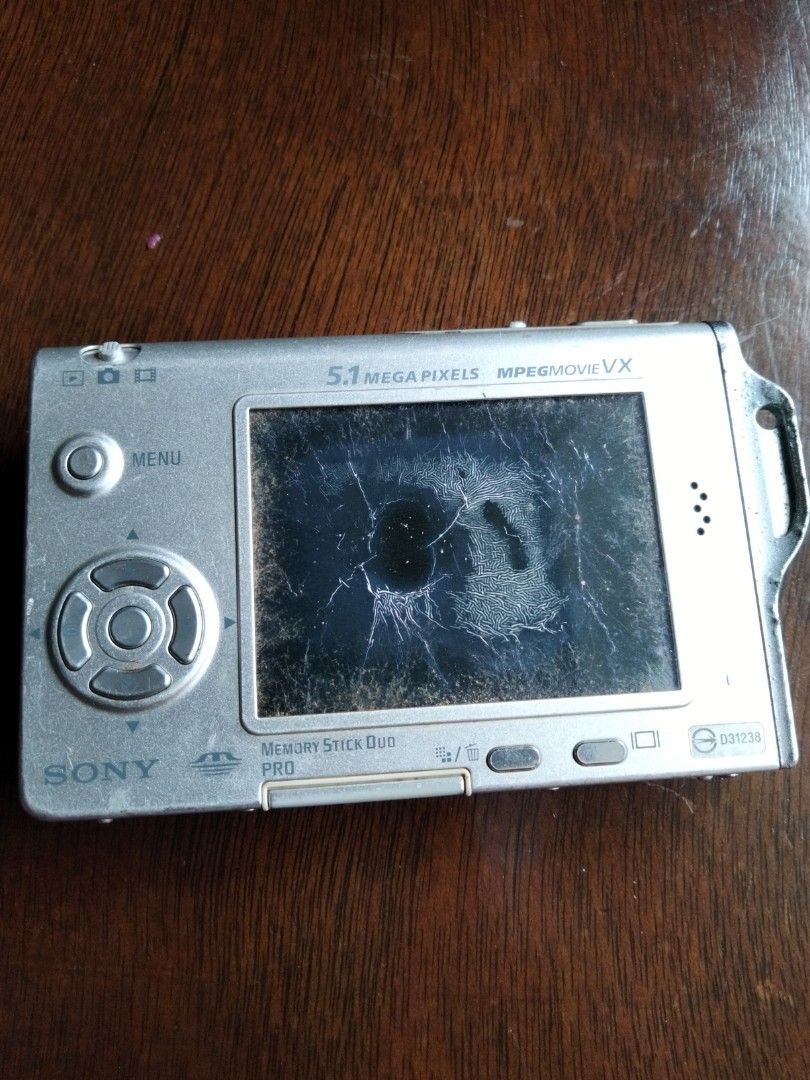 Sony Cyber shot T7, Photography, Cameras on Carousell