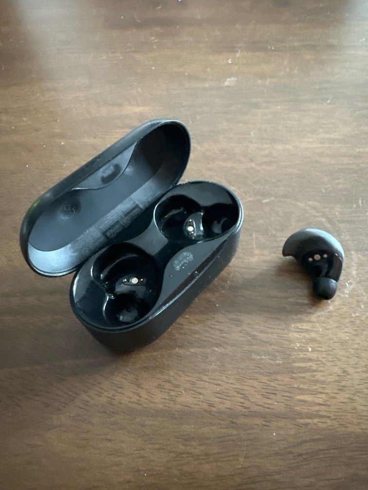 Soundcore Life Dot 2 True Wireless (Right earbud, case and box contents ...