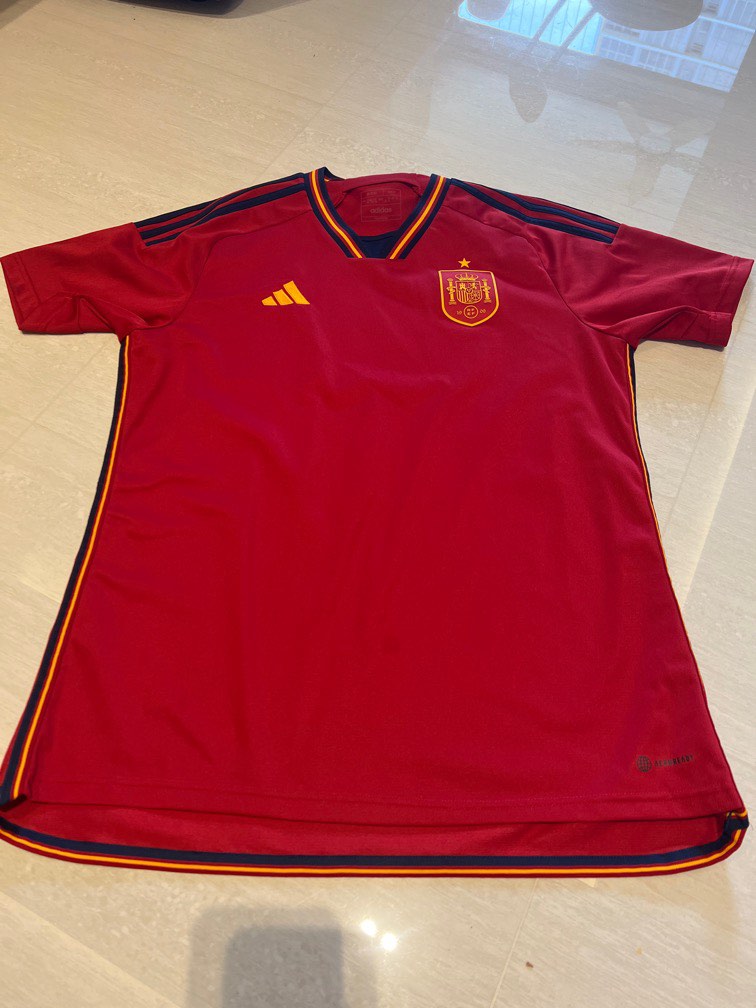 Spain national jersey, Men's Fashion, Activewear on Carousell
