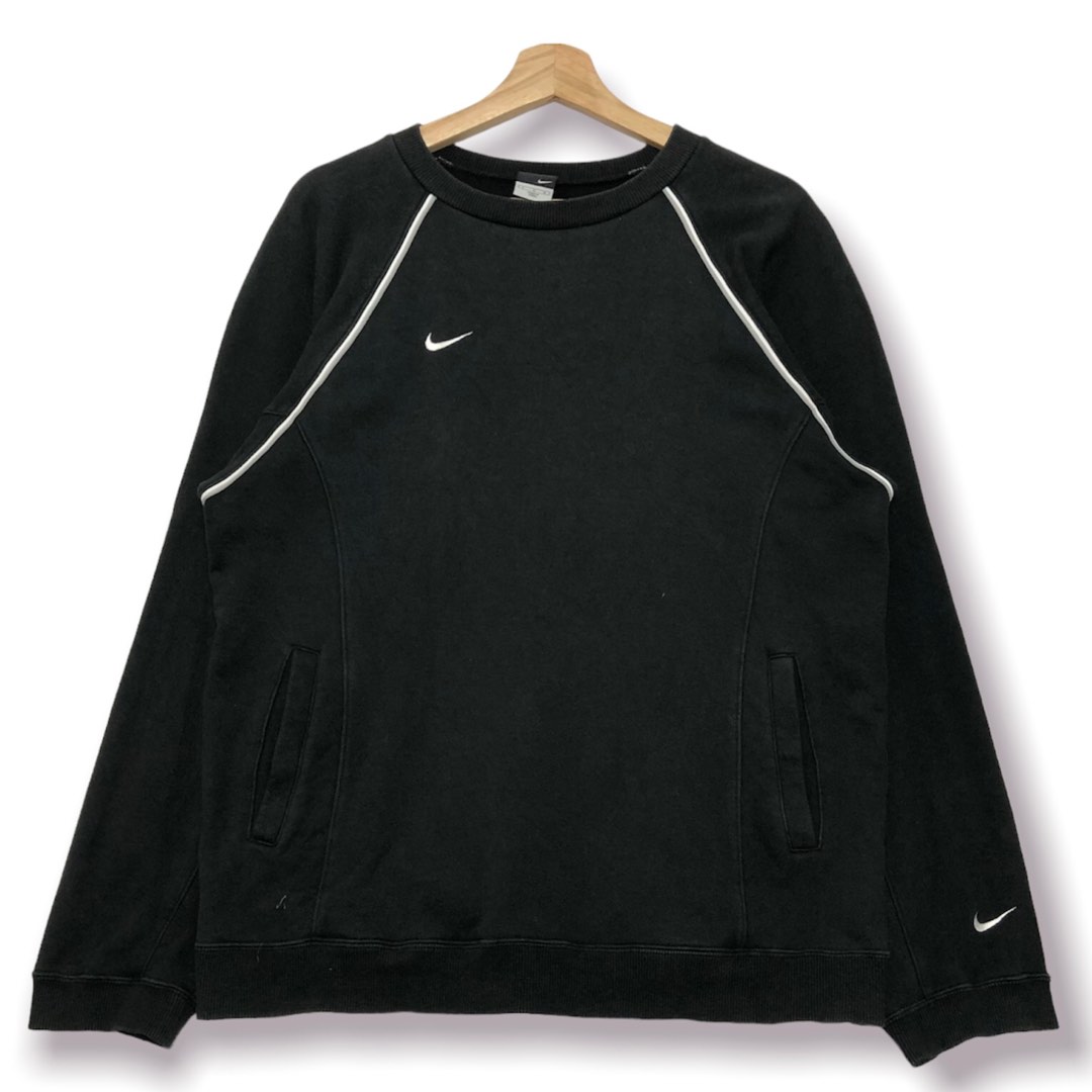 Sweatshirt Small Logo NIKE Saiz L, Men's Fashion, Tops & Sets, Hoodies ...