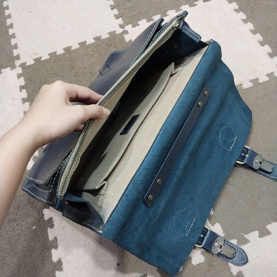 Tas Leather, Barang Mewah, Tas & Dompet di Carousell