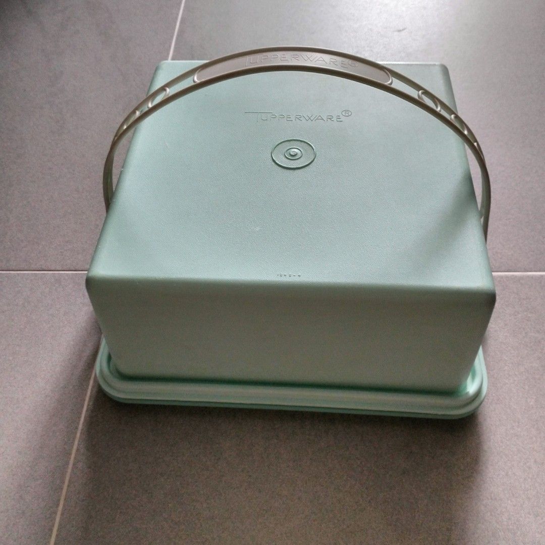 Tupperware cake box, Furniture & Home Living, Kitchenware & Tableware ...