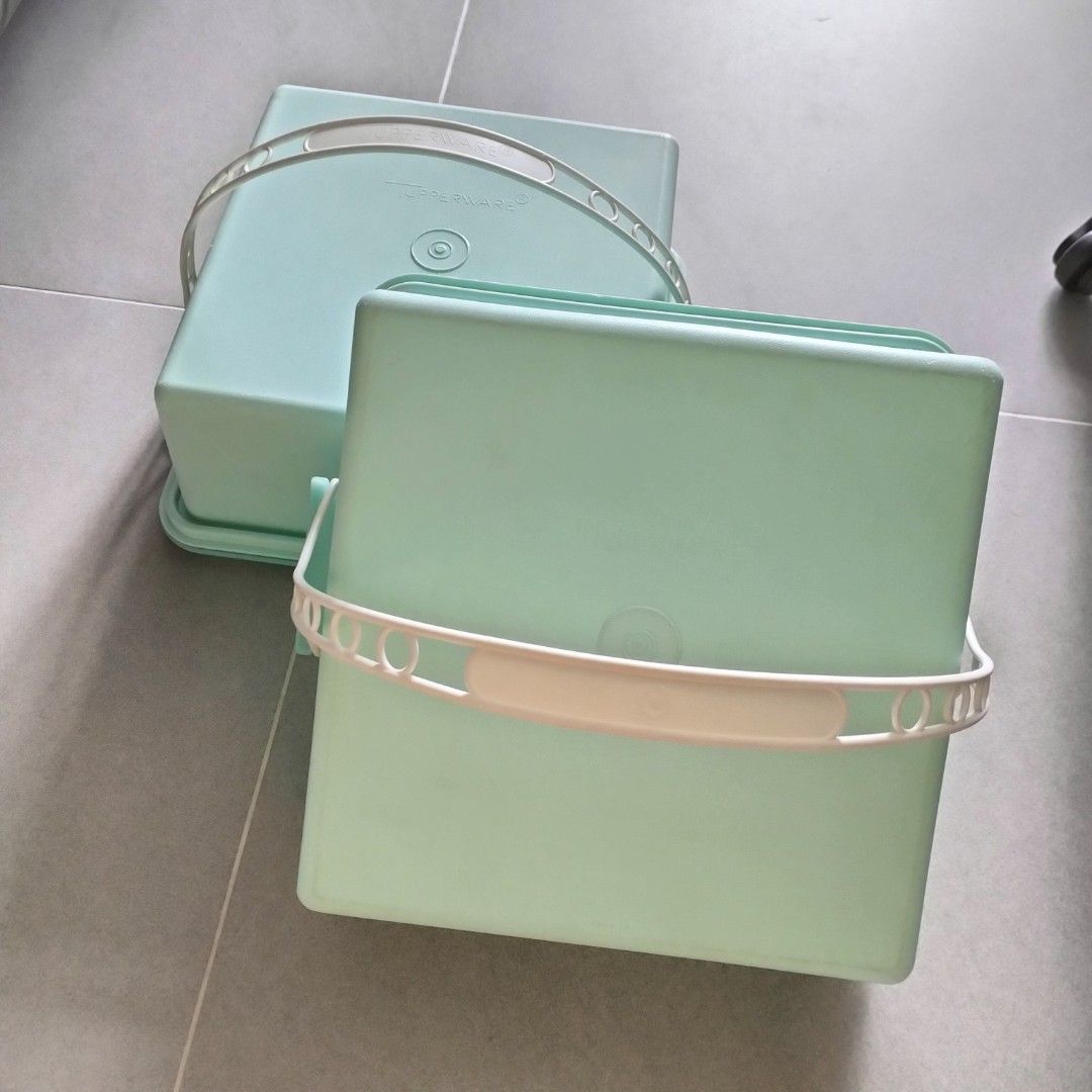 Tupperware cake box, Furniture & Home Living, Kitchenware & Tableware ...