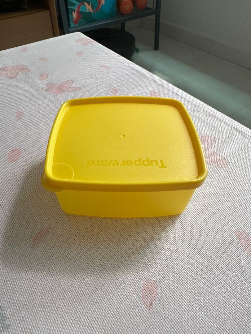 Tupperware sandwich box, Furniture & Home Living, Kitchenware ...