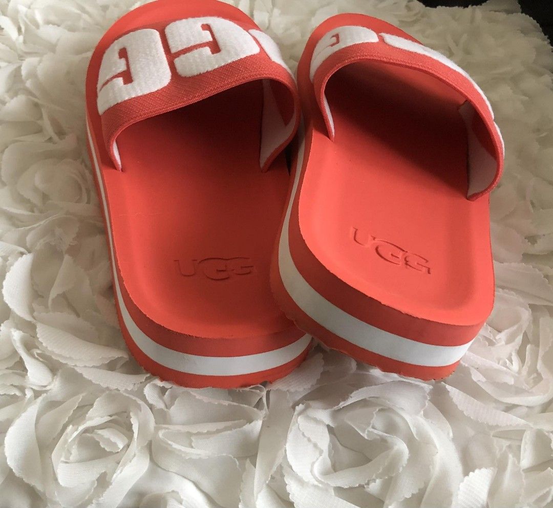 UGG Slides, Women's Fashion, Footwear, Slippers and slides on Carousell