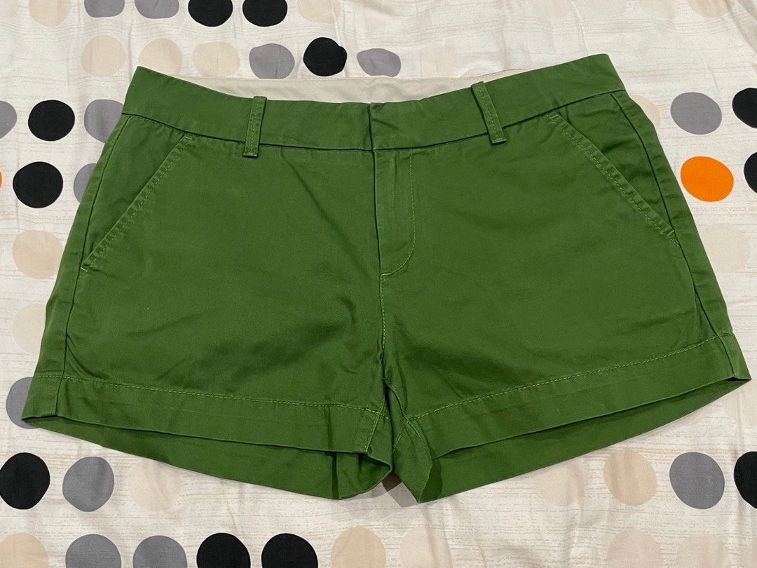 Uniqlo green shorts, Women's Fashion, Bottoms, Shorts on Carousell