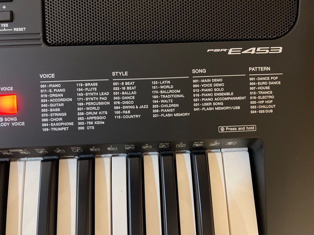 Yamaha PSR E453, Hobbies & Toys, Music & Media, Musical Instruments on ...