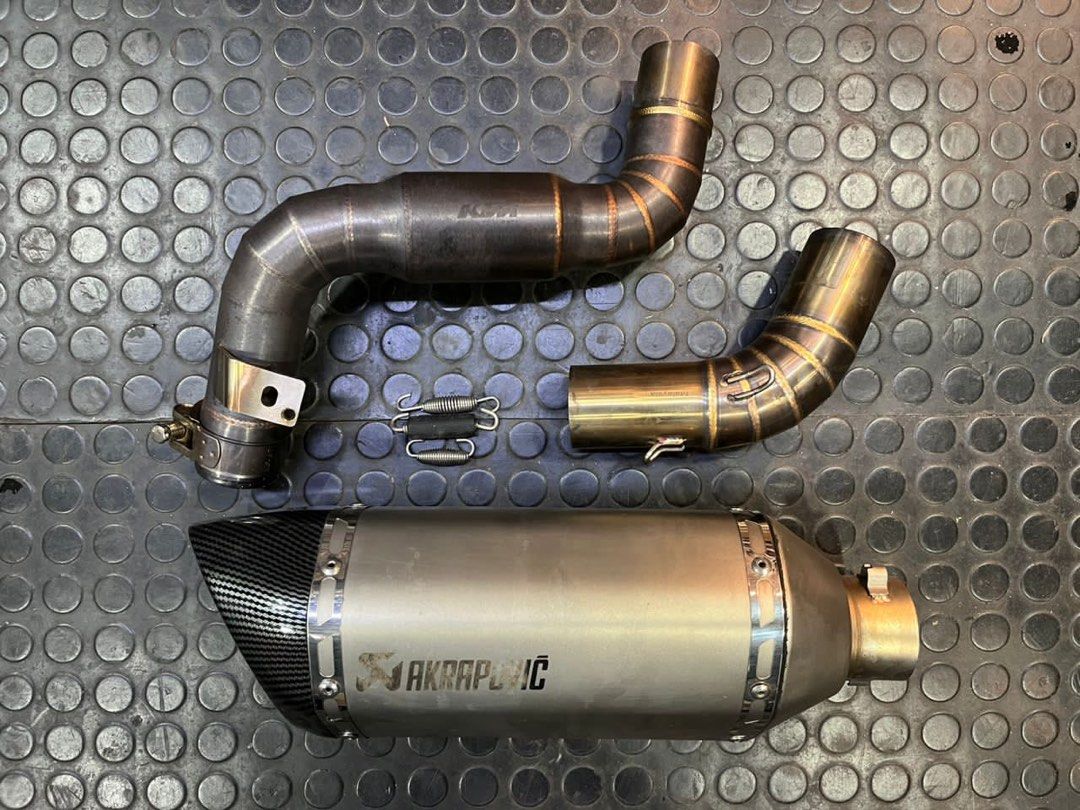 AKRAPOVIC EXHAUST SLIP-ON KTM DUKE 200 V1, Motorbikes on Carousell