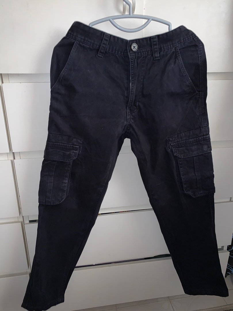 Black Cargos, Men's Fashion, Bottoms, Jeans on Carousell