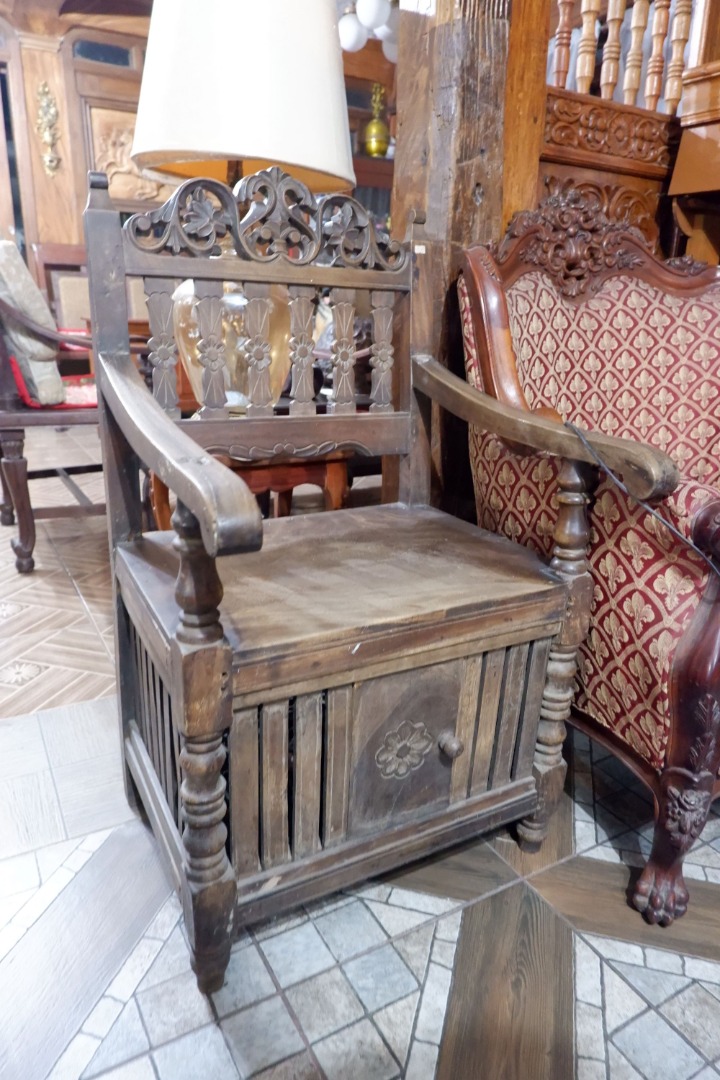 chair storage, Furniture & Home Living, Furniture, Chairs on Carousell