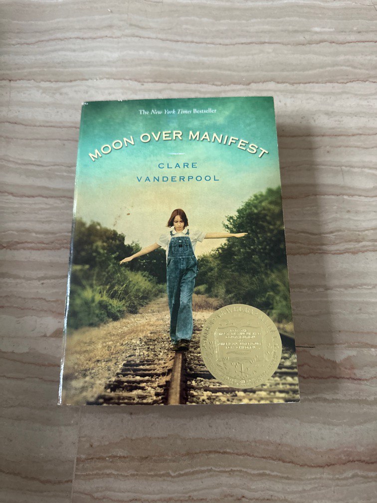 Clare Vanderpool - Moon over manifest, Hobbies & Toys, Books ...