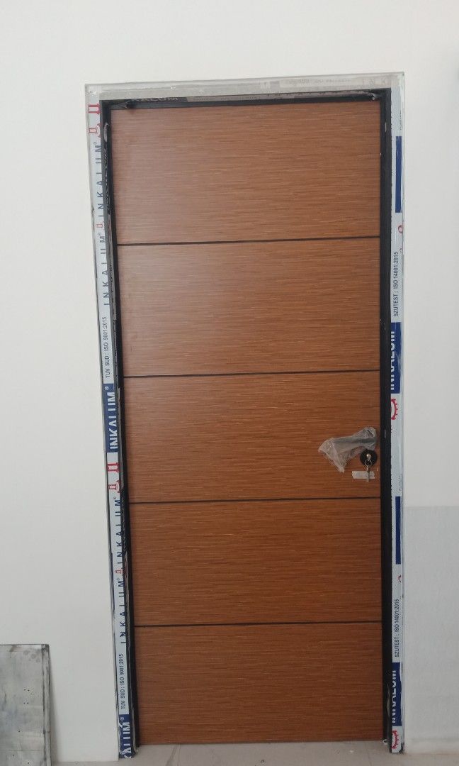 Daun pintu hpl dan kusen aluminium, Jasa, Lainnya di Carousell