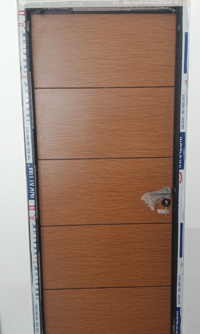 Daun pintu hpl dan kusen aluminium, Jasa, Lainnya di Carousell