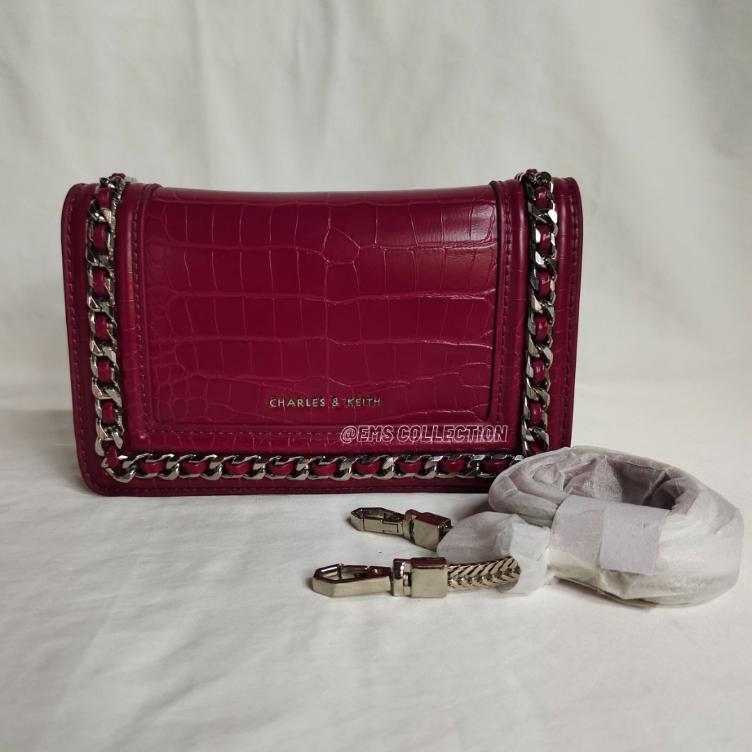Berry Leather Croc-Effect Chain-Trimmed Chain Sling / Crossbody Bag ...