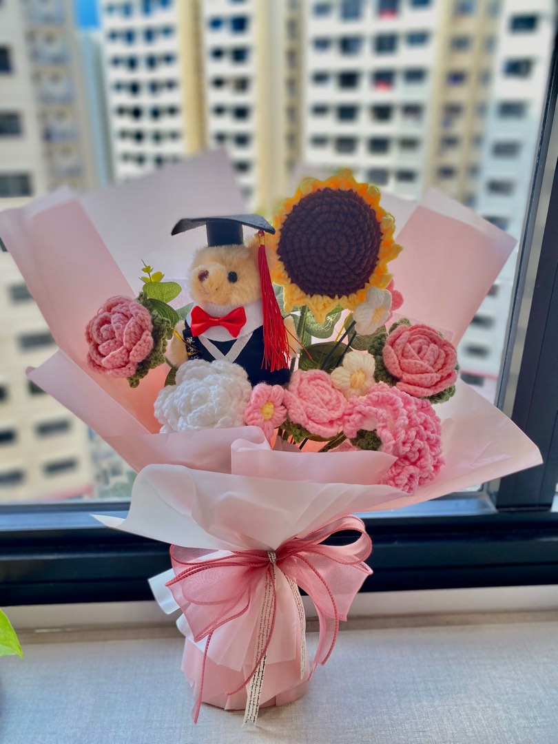 Graduation Bear Bouquet/ crochet bouquet for graduation Day, Hobbies ...