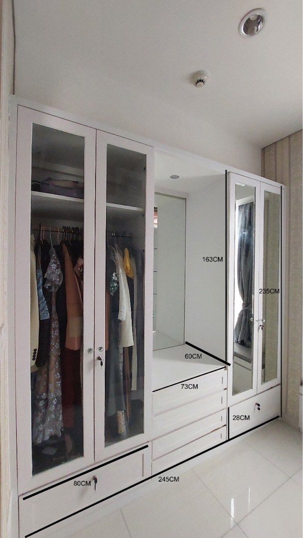 Lemari baju dan Meja Rias, Perabotan Rumah di Carousell