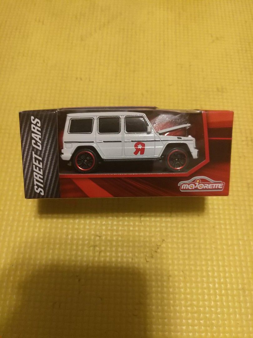 Majorette x Toysrus Mercedes-Benz G-Class, 興趣及遊戲, 玩具 & 遊戲類 - Carousell