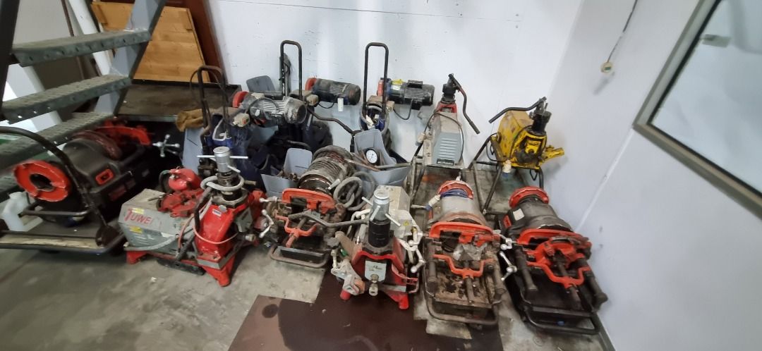 MCC PIPE THREADING MACHINE, Furniture & Home Living, Home Improvement ...