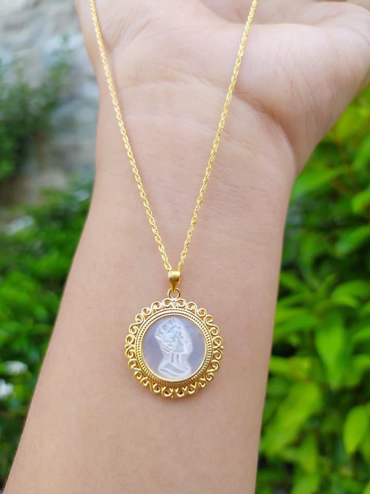 Mother of Pearl Cameon in 18K HK Gold Setting w/certificate PAWNABLE ...