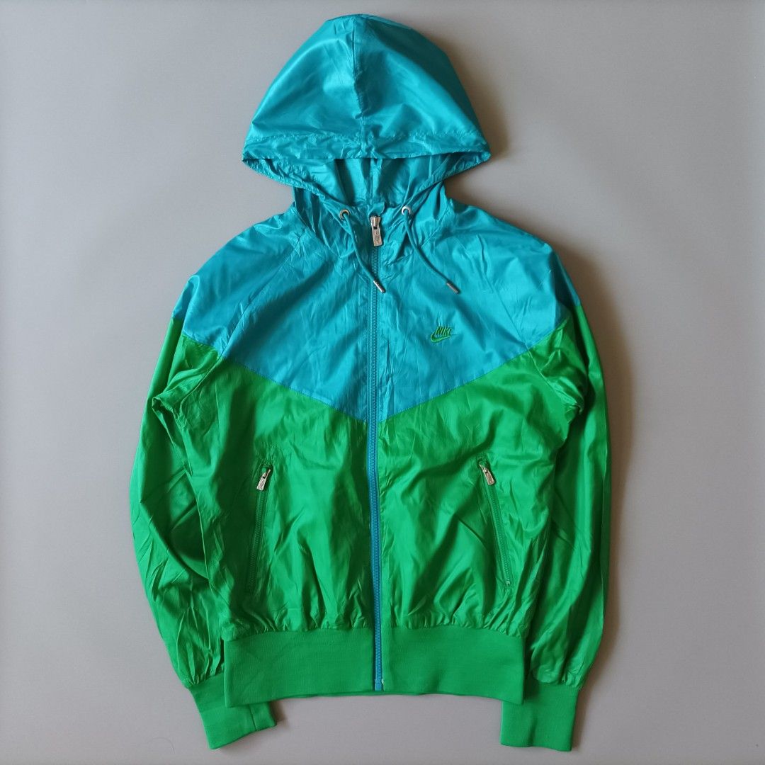 Nike The Windrunner, Fesyen Wanita, Pakaian Wanita, Baju Luaran di ...