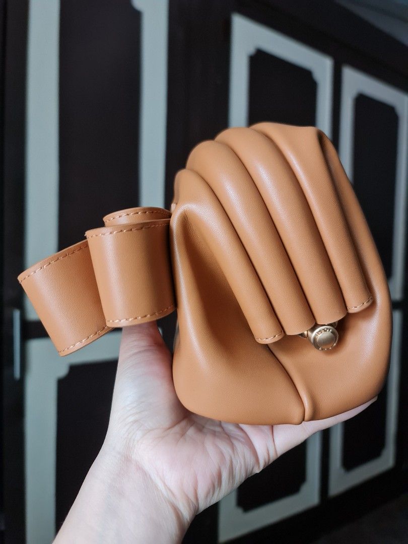OSOI belt/body bag, Luxury, Bags & Wallets on Carousell