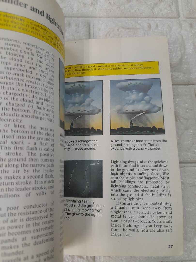 The Weather Usborne Spotters Guide, Hobbies & Toys, Books & Magazines ...