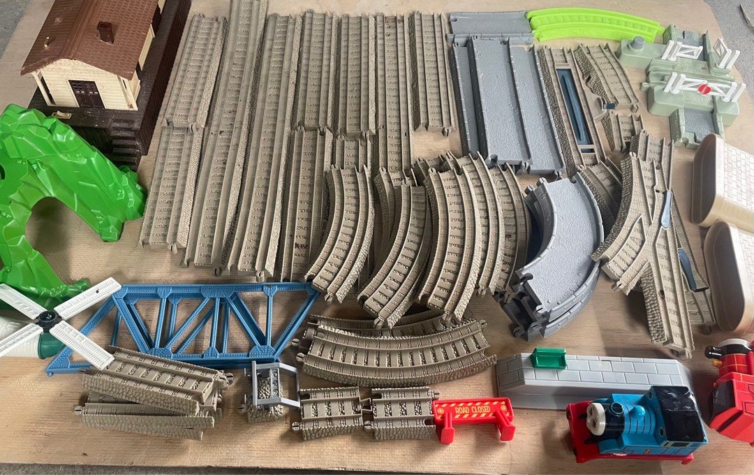 Thomas& Friends Trains Railway Tomy Trackmaster, Hobbies & Toys, Toys ...