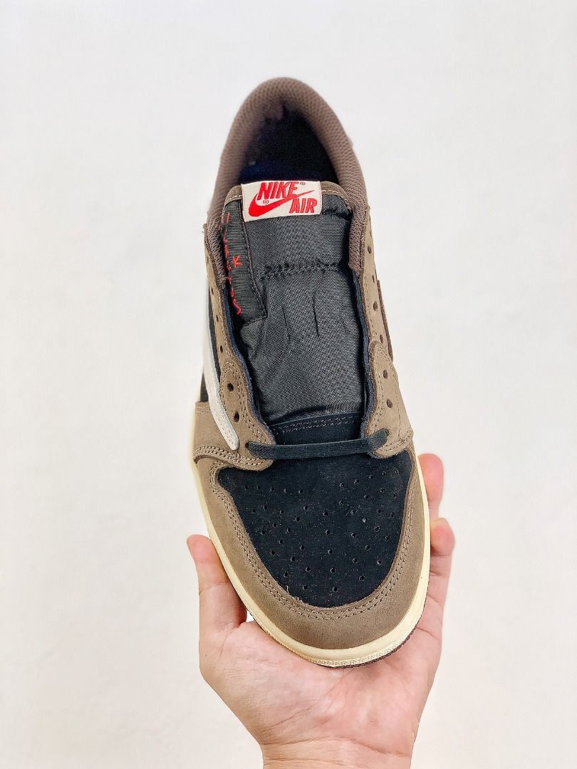 Travis Scott x Air Jordan 1, Men's Fashion, Footwear, Sneakers on Carousell