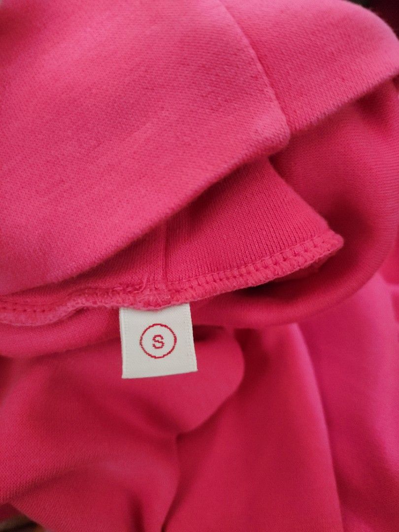 Uniqlo Barbie pink turtle neck, Women's Fashion, Tops, Longsleeves on ...