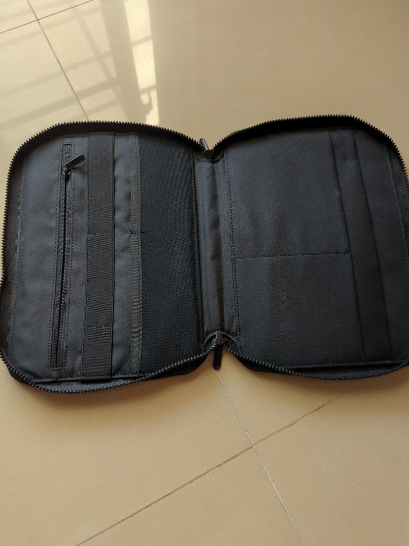 xd design tech pouch