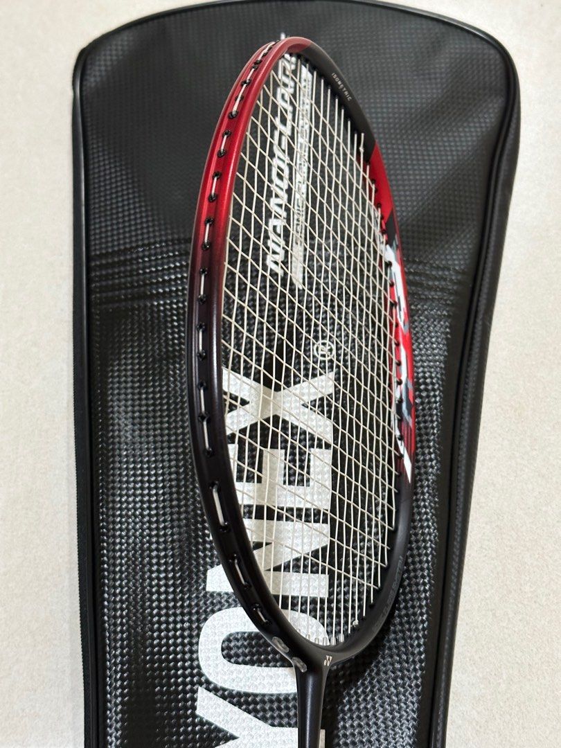 Yonex Nanoflare 700 ( not victor , lining , Li Ning , apacs , mizuno , gosen ), Sports Equipment ...