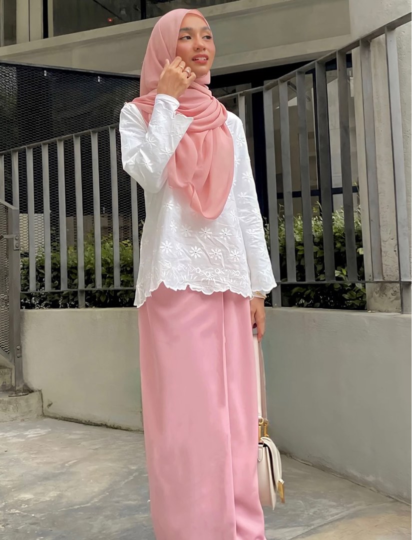 Zoe Arissa Kafeeya Kurung, Women's Fashion, Muslimah Fashion, Baju ...