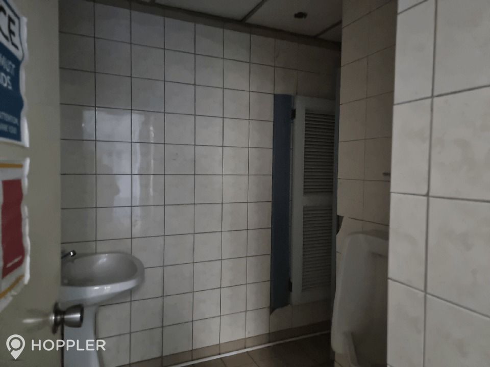 211.94sqm Commercial Space for Rent in Chatham House, Salcedo Village ...